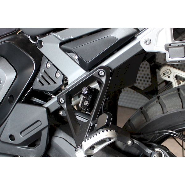 【商品説明】●車体右側のタンデムステップブラケットを利用しての固定。●適合車種：R1300GS Adventure(25y-)類似商品はこちらキジマ KIJIMA BM-05017 ヘルメ4,420円キジマ KIJIMA BM-05016 ...