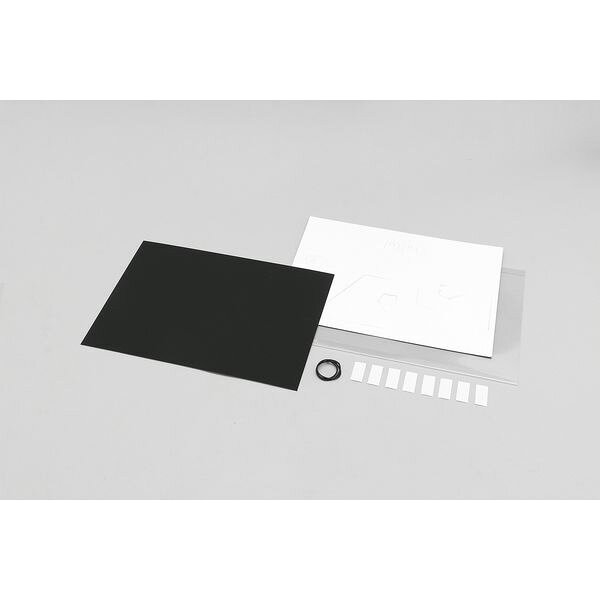 【商品説明】●縦にも横にも飾ることができる紙製スタンド付き●商品サイズ：360×260×0.6mm●セット内容：スクラッチボード（260×360mm）×1、つり下げ用ひも(400mm)×1、両面タック×8、透明クリアカバー×1、紙製スタンド...