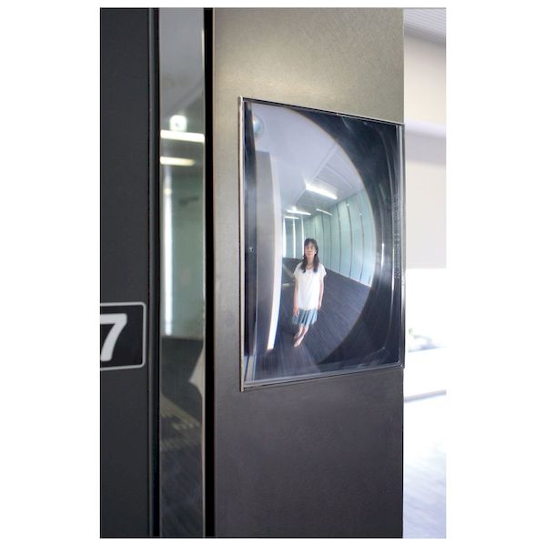 コミー0120-531-073【商品説明】●サイズ：W145×H205(mm)　●厚さ：2.0(mm)　●重量：69(g)　●像の大きさ：180R相当　●材質：ポリカーボネート　●取付方法：強力両面テープ（裏面に貼付済み）●室内専用類似商品...