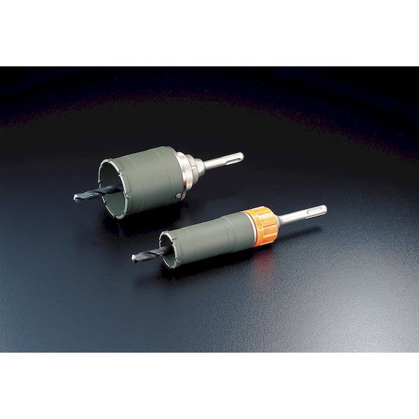 ユニカ03-3864-8711【商品説明】●【有効長60mmのショートタイプ。】●内刃先行の2枚組刃で、金属張りサイディング材やステンレス張り木材、［金属板＋断熱材＋合板］等の複合材も一発で穴あけ可能。●木質系材料の穴あけは、切り屑の排出が...