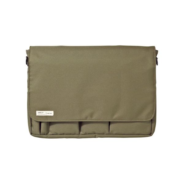 ●ペンやスマートフォンなど色々なワーキングツールを整理して持ち運ぶことができるキャリングポーチ●サイズ縦 本体：340mm●サイズ横 本体：30mm●サイズ高さ 本体：240mm●重量 本体：220g4903419816209類似商品はこち...