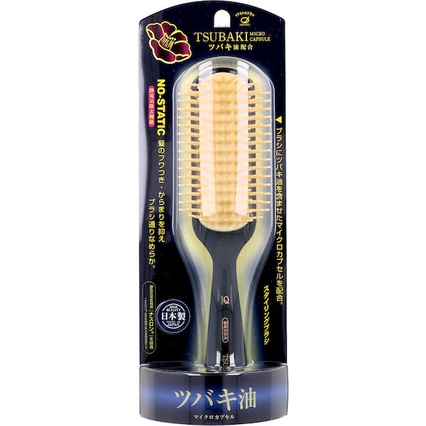 【商品説明】【品質表示】柄の材質：AS樹脂毛の材質：ポリエステル(ツバキ油配合)耐熱温度：80度除電繊維の材質：ステンレス鋼ブラシにツバキ油を含ませたマイクロカプセルを配合。●多孔質マイクロカプセルにツバキ油を含ませ、ブラシ部に練り込みまし...