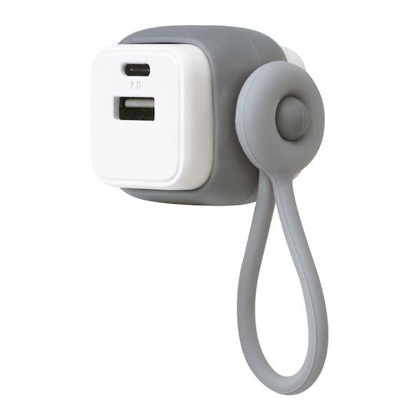 【商品説明】●サッと持ち運んで充電できる、USB充電器●使い方いろいろ！ケーブルリング付●2台同時に充電できる！2つのUSBポート付●USB PD対応。最大出力20Wで、急速充電可能！●スマートIC機能付外出先でも、家の中でも、サッと持ち運...