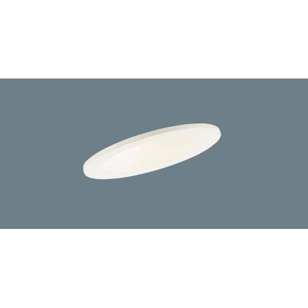 【商品説明】●天井埋込型　LED（温白色）　傾斜天井用ダウンライト　浅型8H・高気密SB形・拡散タイプ（マイルド配光）　調光タイプ（ライコン別売）／埋込穴φ100　白熱電球60形1灯器具相当【光源】●LED（温白色タイプ）1個　●色温度：3...
