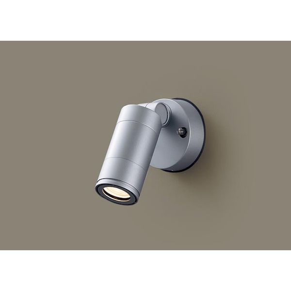 【商品説明】●壁直付型　LED（温白色）　スポットライト　80形ダイクール電球（広角）1灯器具相当・集光タイプ　防雨型　パネル付型　110Vダイクール電球80形1灯器具相当【光源】●LED（温白色タイプ）　●色温度：3500 K　●光源寿命...