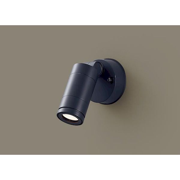 【商品説明】●壁直付型　LED（昼白色）　スポットライト　80形ダイクール電球（広角）1灯器具相当・集光タイプ　防雨型　パネル付型　110Vダイクール電球80形1灯器具相当【光源】●LED（昼白色タイプ）　●色温度：5000 K　●光源寿命...