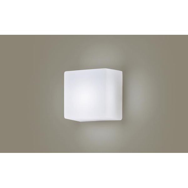【商品説明】●壁直付型　LED（昼白色）　ブラケット　拡散タイプ　白熱電球60形1灯器具相当【光源】●LED（昼白色タイプ）1個　●色温度：5000 K　●光源寿命40000時間（光束維持率70％）【寸法質量】●幅：135 mm　●高：13...