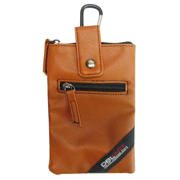 【商品説明】●なめらかな手触りと光沢が特徴の高級感のあるPU LEATHER仕様！●簡易工具や携帯電話などの収納に。●スマホ2台持ちに対応。●カラビナ付。●サイズ：H190×W110×D30mm ●重量：115g ●カラー：ブラウン