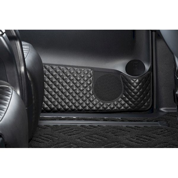 ※こちらの商品は受注生産品の為、ご注文後のキャンセル及び交換は不可となっておりますので予めご了承ください。【商品説明】●ふとした瞬間に足が当たってしまいドアの内張りに入ってしまうキズを防止する「ドアキックガード」キルティングレザーと商品本体...