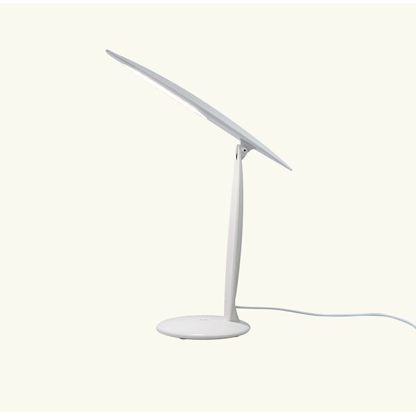 【商品説明】●無駄を削ぎ落したデザインの白いデスクスタンド。●電圧：AC100V、消費電力：4W●USBでも使用可能です。●本体カラー：ホワイト●寸法：セードW40×L290mm、ベース：125×125mm、全高：290mm、質量：0.29...