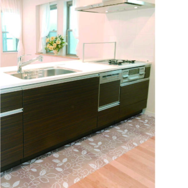 【商品説明】糊残りなしで貼ってはがせる透明キッチンマットです。軽い汚れは水拭きで拭き取り可能。ハサミやカッターで簡単にカット出来るので初心者でも簡単に貼ることができます。使用前に使用面をキレイに掃除し、裏面のフィルムをがしてご使用ください。...