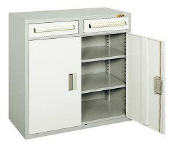 &nbsp; サカエ &nbsp; 072-895-0200 ※こちらの商品は車上渡しとなります。ご注意ください。特　　　徴統一された寸法で自由に組み合わせる事が出来る保管庫です。仕　　　様コード番号143677品番KU-94BGY定価(税...