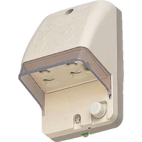 【特長】●フル接地防水コンセントです。【仕様】●色：クリームグレー●定格：15A 125V●幅(mm)：77.4●長さ(mm)：121.4●厚さ(mm)：67●コンセント数：2個口【原産国】日本類似商品はこちらパナソニックエコソリューショ ...