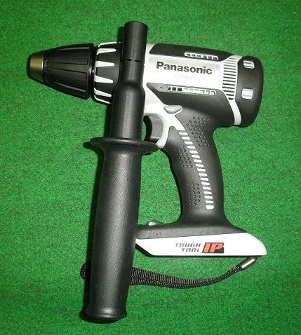 パナソニック製の18Vハイパワ−ドライバ−のEZ7450X-H（本体のみ）です。 特徴 ●圧倒的ハイパワ− ・丸型マスの穴あけに ・換気扇用下穴あけに ・座掘り穴あけに ・電線管通し穴あけに ・木工穴あけに ●ほこり・防塵、雨・水しぶきにタ...