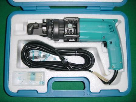 オグラ製の電動油圧式鉄筋切断機（バーカッター）のHBC-316です。 特徴 ●価格をおさえながら実用的な切断能力と耐久性を実現。 ●AC100V電源使用。 ●ユーザ−本位の標準5m電源コ−ド付。 ●トラブルの際は、リターンバルブを半回転ほど...