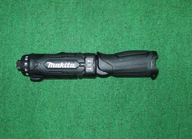 マキタ製の7.2Vペン型ドライバドリルのDF012DZB(本体のみ・黒)です。 特徴 ●高精度で均一な締付け ・オートストップ機能 ・バッテリ残容量停止機能 ●21段クラッチモ−ド+ドリルモ−ド切替 ●高速/低速2スピ−ド切替 ●側面正逆ス...