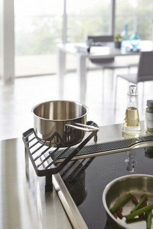 ※お取り寄せ商品です。在庫のある場合は、1〜5営業日で発送いたします。在庫が流動的ですので、急な品切れにはご了承くださいませ。お急ぎの場合は予めお問い合わせいただけますと助かります。 商品名 コンロコーナーラック　タワー　2749 メーカー...