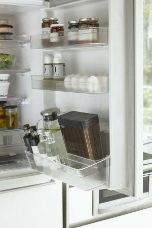 ※お取り寄せ商品です。在庫のある場合は、1〜5営業日で発送いたします。在庫が流動的ですので、急な品切れにはご了承くださいませ。お急ぎの場合は予めお問い合わせいただけますと助かります。 商品名 1合分別冷蔵庫用米びつ　タワー　3761 メーカ...