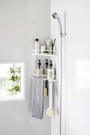 ※お取り寄せ商品です。在庫のある場合は、1〜5営業日で発送いたします。在庫が流動的ですので、急な品切れにはご了承くださいませ。お急ぎの場合は予めお問い合わせいただけますと助かります。 商品名 マグネットバスルームコーナーラック　2段　タワー...