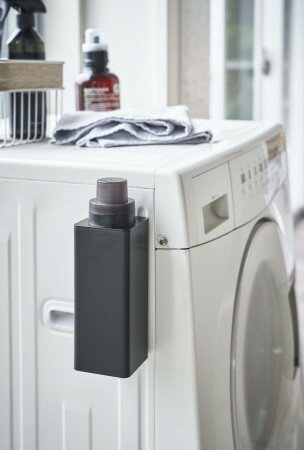 ※お取り寄せ商品です。在庫のある場合は、1〜5営業日で発送いたします。在庫が流動的ですので、急な品切れにはご了承くださいませ。お急ぎの場合は予めお問い合わせいただけますと助かります。 商品名 MG詰め替え用ランドリーボトル　タワー　4853...