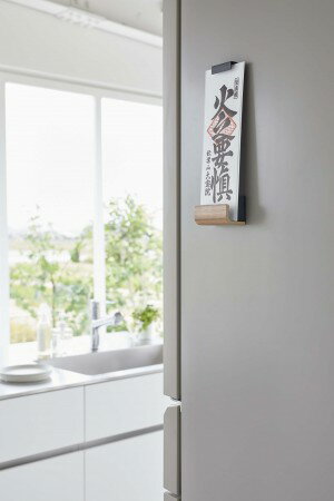 ※お取り寄せ商品です。在庫のある場合は、1〜5営業日で発送いたします。在庫が流動的ですので、急な品切れにはご了承くださいませ。お急ぎの場合は予めお問い合わせいただけますと助かります。 商品名 マグネット神札ホルダー　シングル　リン　6111...