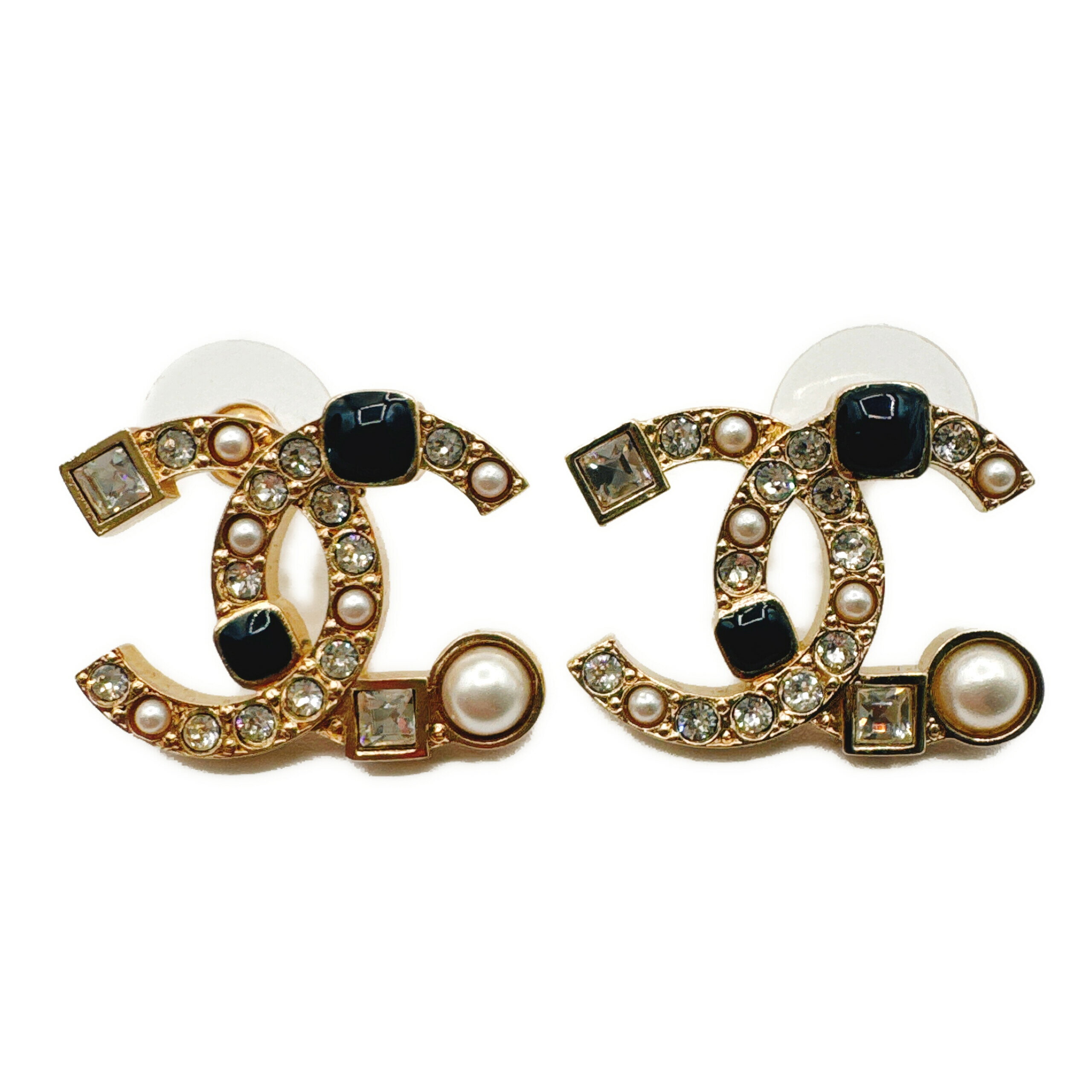 ● 商品情報 取扱店舗心斎橋 商品番号1449 ランク新品同様 ブランドシャネル(CHANEL) 色シャンパンゴールド 素材メッキ 金具シャンパンゴールド金具 サイズW2.7cm×H1.7cm 付属品箱・ケース 製造番号L22B 商品状態微...