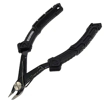 ※画像はイメージです。※本商品はメーカー取り寄せ商品です。※掲載商品は予告無く販売終了となっている場合があり、出荷確約をするものではありません。■特長●静電気対策グリップ搭載！●35°のヘッド角度、段差約15mmのパラレル形状。●先端極細0...