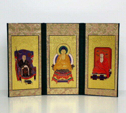 サイズ（開いた状態） 【幅】38.5cm　【縦】24.5cm 商品説明 仏壇をお持ちでない方も、お供え物さえあれば場所をとらずにご本尊様を拝むことが出来ます。 ※台紙のお色は異なる場合がございます。