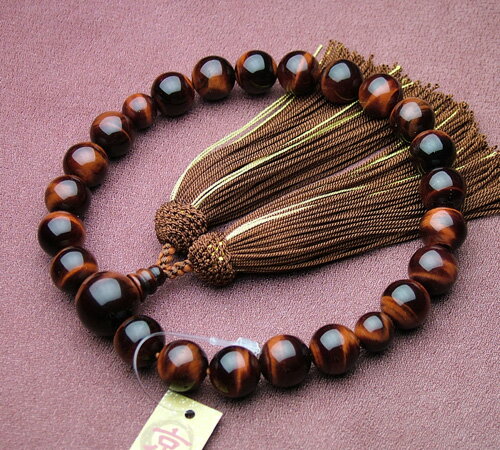 サイズ 22珠（主珠） 材質 【主珠】赤虎目石（12mm） 【親珠】赤虎目石（16mm） 【二天珠】赤虎目石（9mm） 房 茶色×金糸（正絹頭付） 付属品 専用桐箱付 京職人の手づくりタグ付 宗派 どの宗派でもお使いいただけます。 備考 ■...