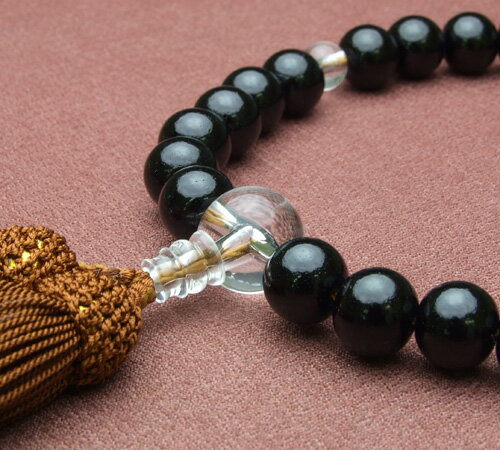 サイズ 27玉（主玉） 材質 【主玉】黒檀（10mm） 【親玉】プラスチック（15mm） 【二天玉】プラスチック（8mm） 房 こげ茶色の房（人絹頭付） 付属品 専用紙箱付 宗派 どの宗派でもお使いいただけます。 商品説明 ・親玉と二天玉は...