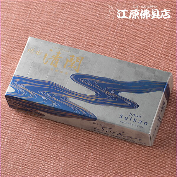 メーカー 玉初堂 内容 長さ：約13.8cm　内容量：約75g 燃焼時間 約30分（立てた場合） 煙の出具合 少煙タイプ 商品説明 沈水香木を薫りの主体として配合した高級線香です。その甘く落ち着いた薫りは、清くもの静かで、奥床しい雰囲気を創...