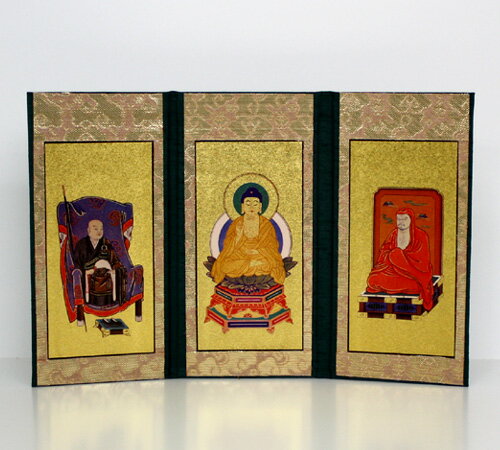 サイズ（開いた状態） 【幅】38.5cm　【縦】24.5cm 商品説明 仏壇をお持ちでない方も、お供え物さえあれば場所をとらずにご本尊様を拝むことが出来ます。 ※台紙のお色は異なります。※