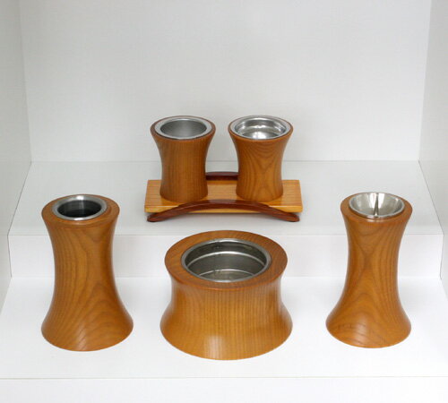 材質 木製 セット内容・サイズ詳細 仏器…高さ　6.0cm×幅　5.5cm 湯呑…高さ　6.0cm×幅　5.5cm 灯立…高さ　10.5cm×幅　6.8cm 花立…高さ　10.5cm×幅　7.3cm 香炉…高さ　6.0cm×幅　10.7cm...