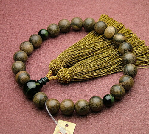 サイズ 22珠（主珠） 材質 【主珠】シャム柿（12mm） 【親珠】青虎目石（16mm） 【二天珠】青虎目石（9mm） 房 しぶ金茶色（正絹頭付） 付属品 専用桐箱付 京職人の手づくりタグ付 宗派 どの宗派でもお使いいただけます。 備考 ■...