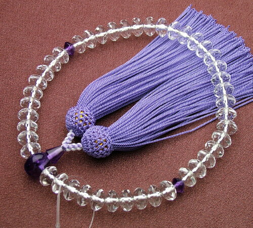 サイズ 44珠（主珠） 材質 【主珠】本水晶水晶《SSカット》（6×9mm） 【親珠】紫水晶《SSカット》（8×11mm） 【二天珠】紫水晶《SSカット》（4×7mm） 房 藤色房（正絹頭付） 付属品 専用桐箱付 京職人の手づくりタグ付 宗...