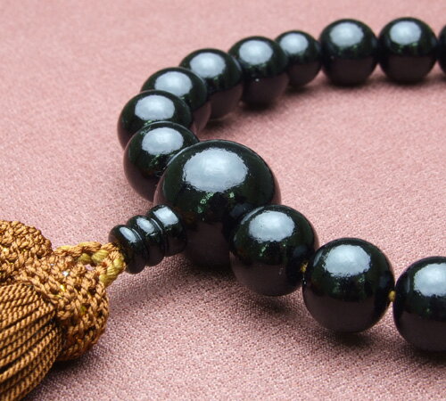 サイズ 22玉（主玉） 材質 【主玉】黒檀（12mm） 【親玉】黒檀（18mm） 【二天玉】黒檀（10mm） 房 茶色の房（人絹頭付） 付属品 専用紙箱付 宗派 どの宗派でもお使いいただけます。 備考 ・房の色はすべて茶色で落ち着いた仕上が...