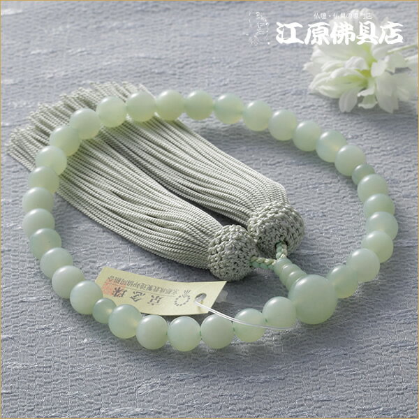 商品名 グリーンオニキス8ミリ共仕立　正絹頭付 商品説明 カラーバリエーションの多いオニキスの、グリーンオニキスの数珠です。半透明で鮮やかな瑞々しい緑色は他の緑色の石よりも、キリリと締まった印象があります。 伝統ある「京念珠」だけが付けるこ...