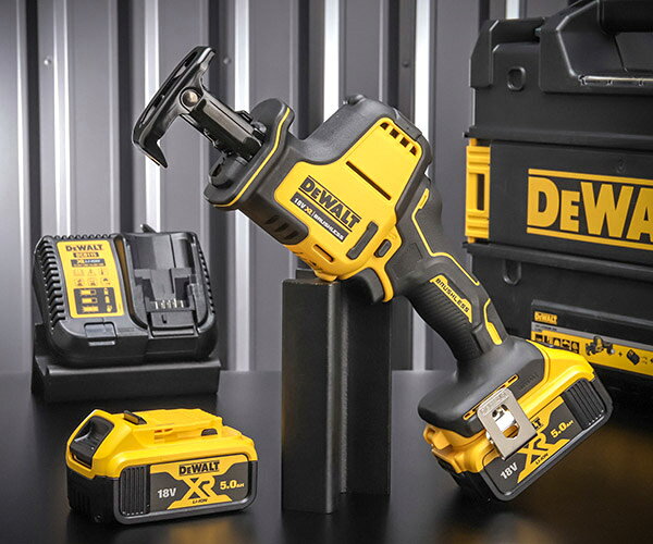 DeWALT 18Vブラシレス・コンパクトレシプロソー！ ソーやブレードの交換は工具不要なワンタッチのクランプ方式。 可変速トリガーを採用。 暗所での作業にも便利で、カット部分を照射可能なLEDライトを搭載！ ブラシレスモーターを採用。 1...