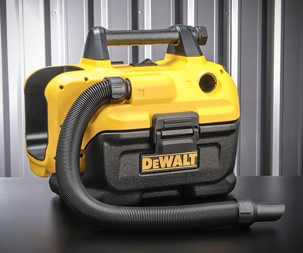 DeWALT 乾湿兼用18Vコードレスクリーナー！ 水や泥などの湿ったゴミから、木屑やコンクリートくずなどの乾いたゴミ、ビスや小石などの重いゴミもパワフルに吸引する集塵性能と、持ち運びやすい設計を両立させたコードレス集じん機です。 コンパク...