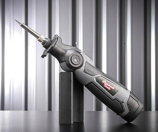 約30秒と短い加熱時間で使用可能な、12Vコードレスはんだごてです。 短時間で最高温度400℃に達し、満充電で約1時間の連続使用が可能。 はんだ融解温度が一目で分かる、温度インジケーター付き。 LED搭載なので暗い環境や細かい部分のはんだ付...