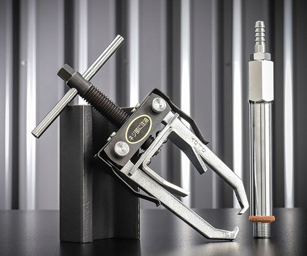 エンジンヘッドを降ろすことなく、バルブスプリング（コッター）を 外しステームシール等が交換できます。 乗用車〜小型トラックのOHC及びディーゼルエンジンにご使用下さい。 ※マニホールド等で、エアーノズルが付かない場合はショートエアー 　ノズ...