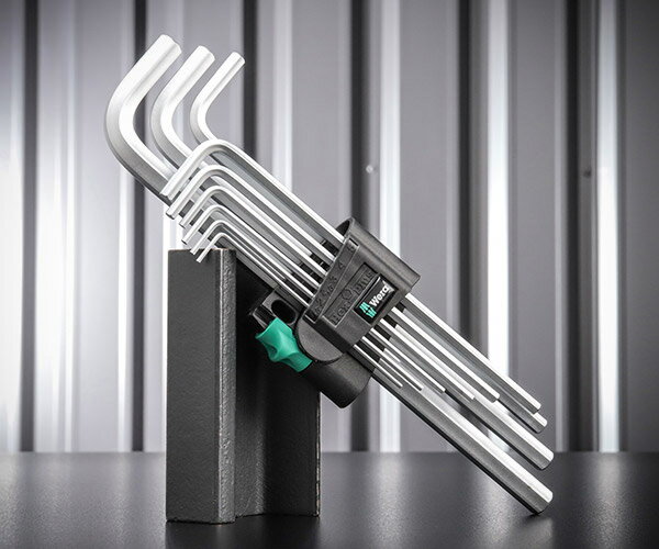 950/9シリーズ。 高品質のL型レンチ、六角用9点セット。 ヘックスプラスは、リセス（ネジの窪み）と点ではなく面で接触するよう造られ、その接触面も広く設計されており、力を加えたときに分散して伝達されるのでリセス（ネジの窪み）が損傷すること...