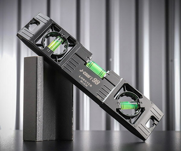 確かな品質と裏付けされた歴史。 そこに日本ならではの外観品質を追い求めた、設立100周年を迎えた老舗メーカーの新たな挑戦。 品質に一切妥協なく「日本を代表する工具」を目指して発売したJ-CRAFTシリーズ。 そこに高級感を醸し出すブラックを...