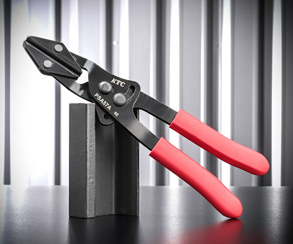 「太径ホースも、確実に止める」。 KTCが整備現場の声を反映して開発した、大径対応のピンチオフプライヤです。 PSA57Aは、自動車のホース類を一時的に閉塞するための専用プライヤ。 二輪や普通車はもちろん、大型車や建設機械に使用される太径ホ...