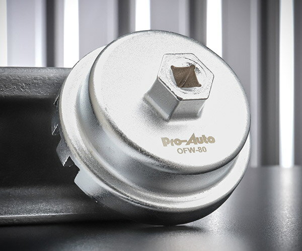 ろ紙交換タイプのオイルフィルターキャップの取り付け、取り外し専用工具が、 Pro-Autoから安価モデルで登場！ トヨタ車等に採用されている、多くのフィルター交換式に対応します。 ■型式：OFW-80 ■メーカー：Pro-Auto(プロオー...