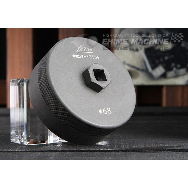 これまでに無かった！ 究極の非常用取り外し専用オイルフィルターレンチ！！ ◆固く絞まり過ぎていてカップレンチがなめた時！ ◆スペースが狭くベルト式オイルフィルターレンチなども使用できない時！ そんな非常時に威力を発揮！ 問答無用で、逆ネジス...