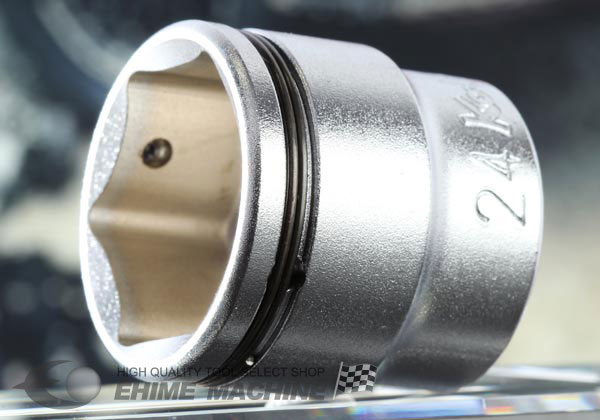 狭い箇所、奥まった箇所の整備作業に最適！ ソケット内部にスチールボールを2つ設置し、外したボルトナットをしっかりホールド してくれる、ko-kenのナットグリップソケットです！ ステンレスやアルミ、チタンといった、マグネットの利かない素材の...