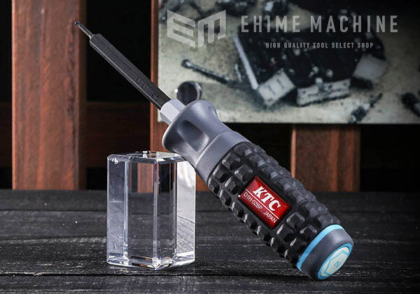 樹脂柄ボールポイントヘキサゴンドライバー、サイズ2mm。 六角穴付ボルトの締緩に。 KTCの樹脂柄ボールポイントヘキサゴンドライバD1H-02BPです。 対辺二面幅(サイズ)は2mmのヘキサゴンドライバーで、六角穴付ボルトの締緩に使用します...