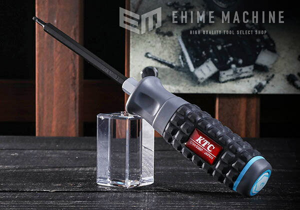樹脂柄ボールポイントヘキサゴンドライバー、サイズ3mm。 六角穴付ボルトの締緩に。 KTCの樹脂柄ボールポイントヘキサゴンドライバD1H-03BPです。 対辺二面幅(サイズ)は3mmのヘキサゴンドライバーで、六角穴付ボルトの締緩に使用します...
