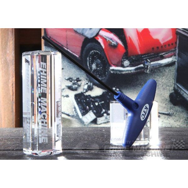 奥深い個所に取付けてある六角穴付ボルトの脱着に便利です。 T形ハンドルで早回し作業に適しています。 ■型式：HT10-3 ■メーカー：KTC ■サイズ：3mm 人気のカテゴリ 新商品 今月の特価品 オリジナル商品 ワケあり特価品　